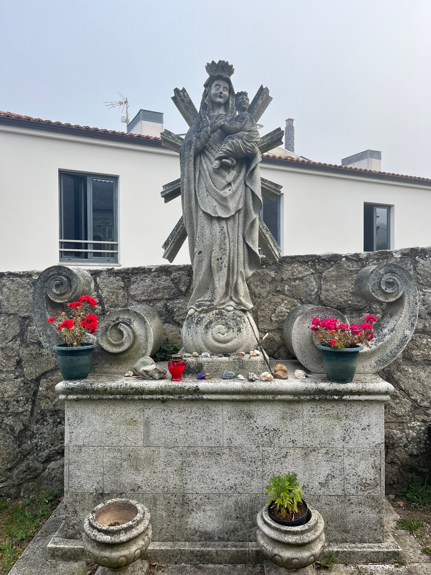 A Meditation on Mary – The Quick and the Dead